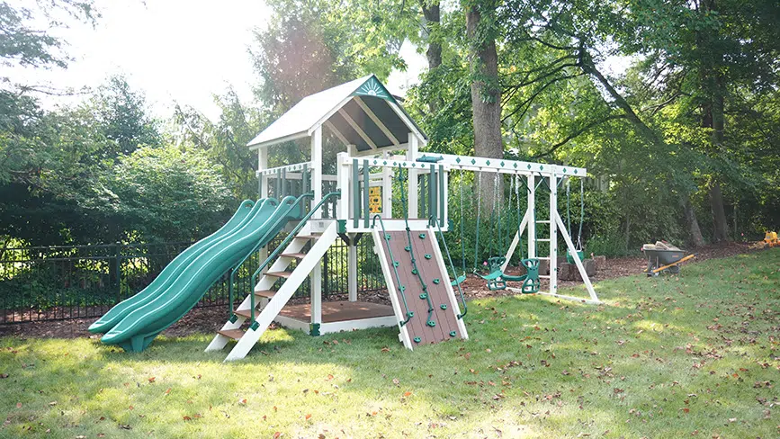 Custom Swing Set & Playhouse Pairing » King Swings